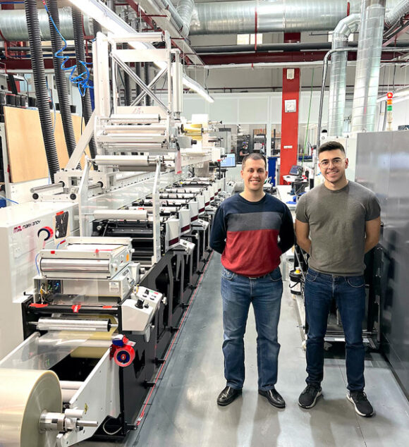 Adhesivas IBI installiert Mark Andy Evolution | Etiketten-Labels